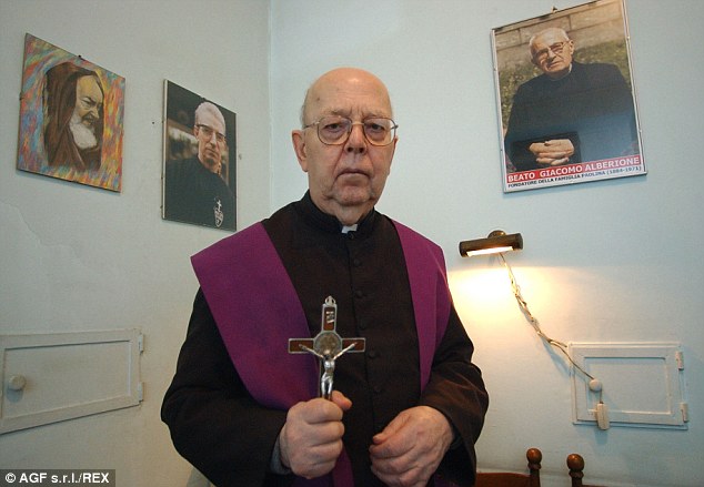 Vader Gabriele Amorth is niet meer – de befaamde exorcist overlijdt op ...